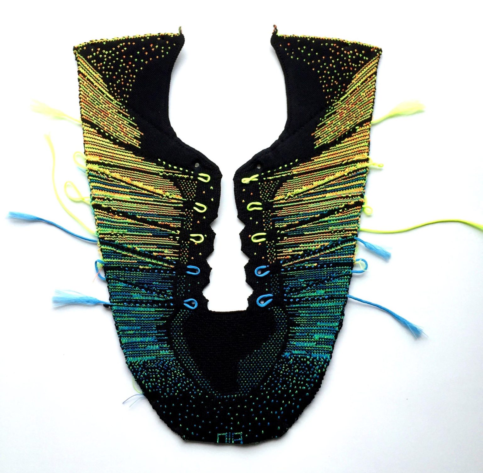 4D Knitting Flyknit™ Shoe Construction: How Shoes Are Made